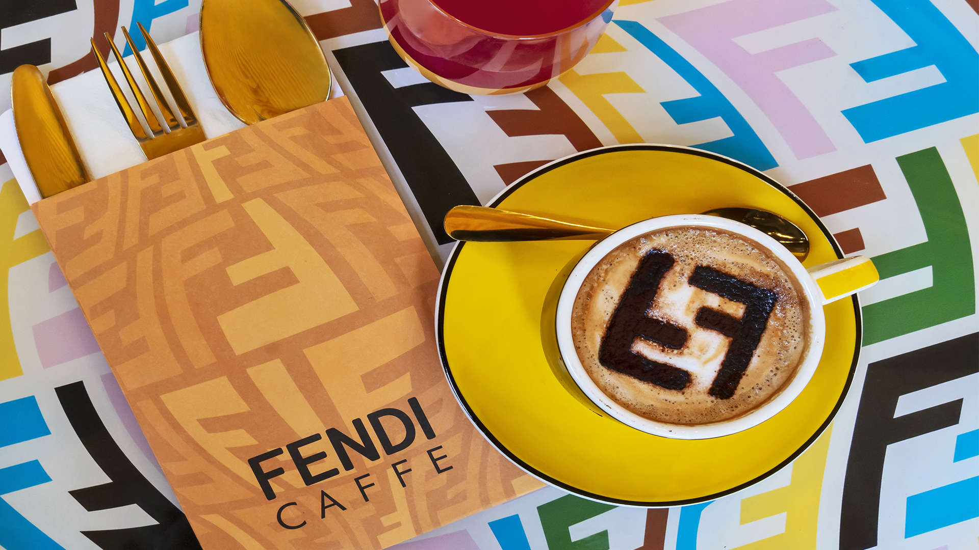 FENDI CAFFE & FENDI PEEKABOO BAR en el Distrito de Diseño de Miami ...