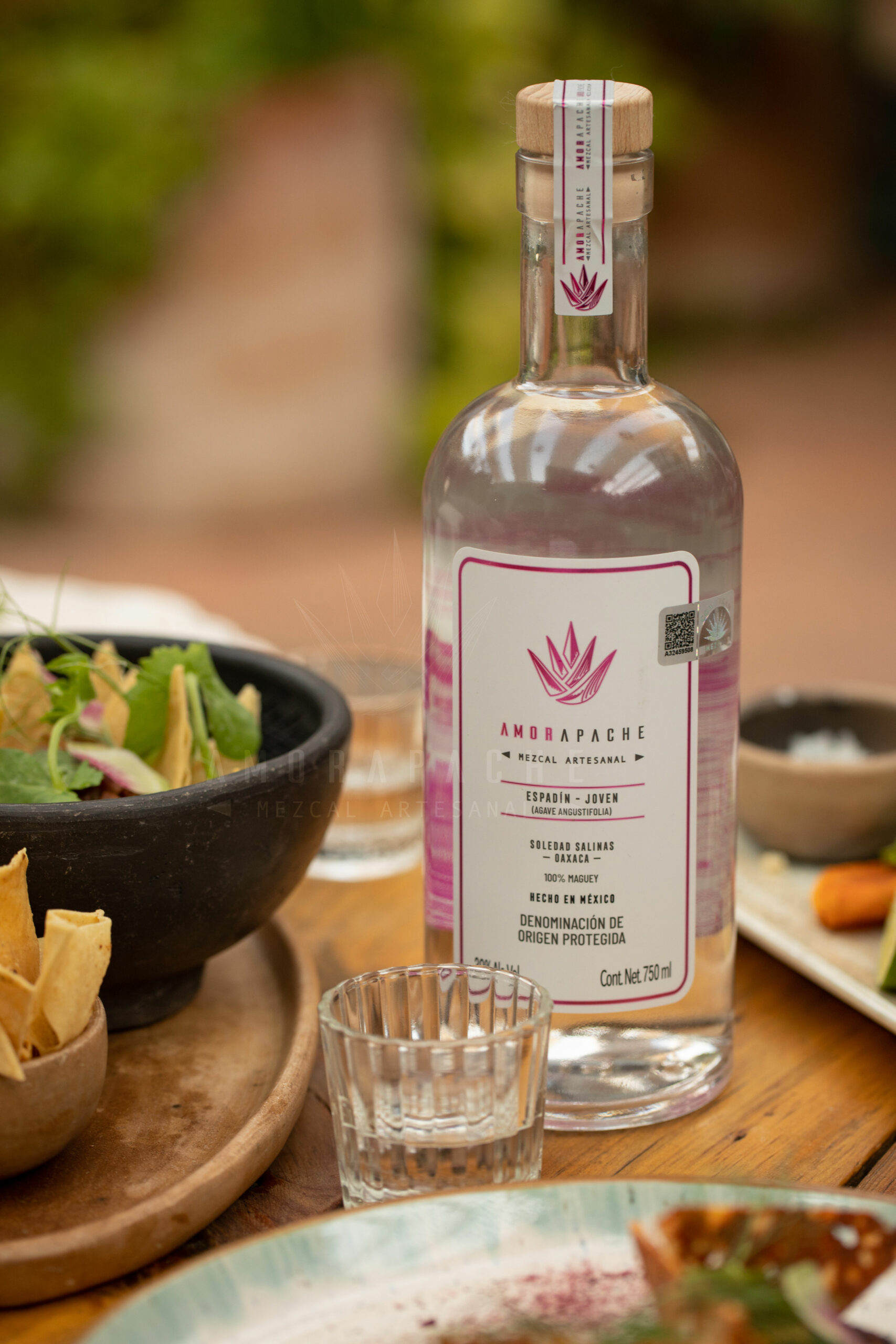 Conoce el Mezcal "Amor Apache", tradición en cada trago. - Maple Space