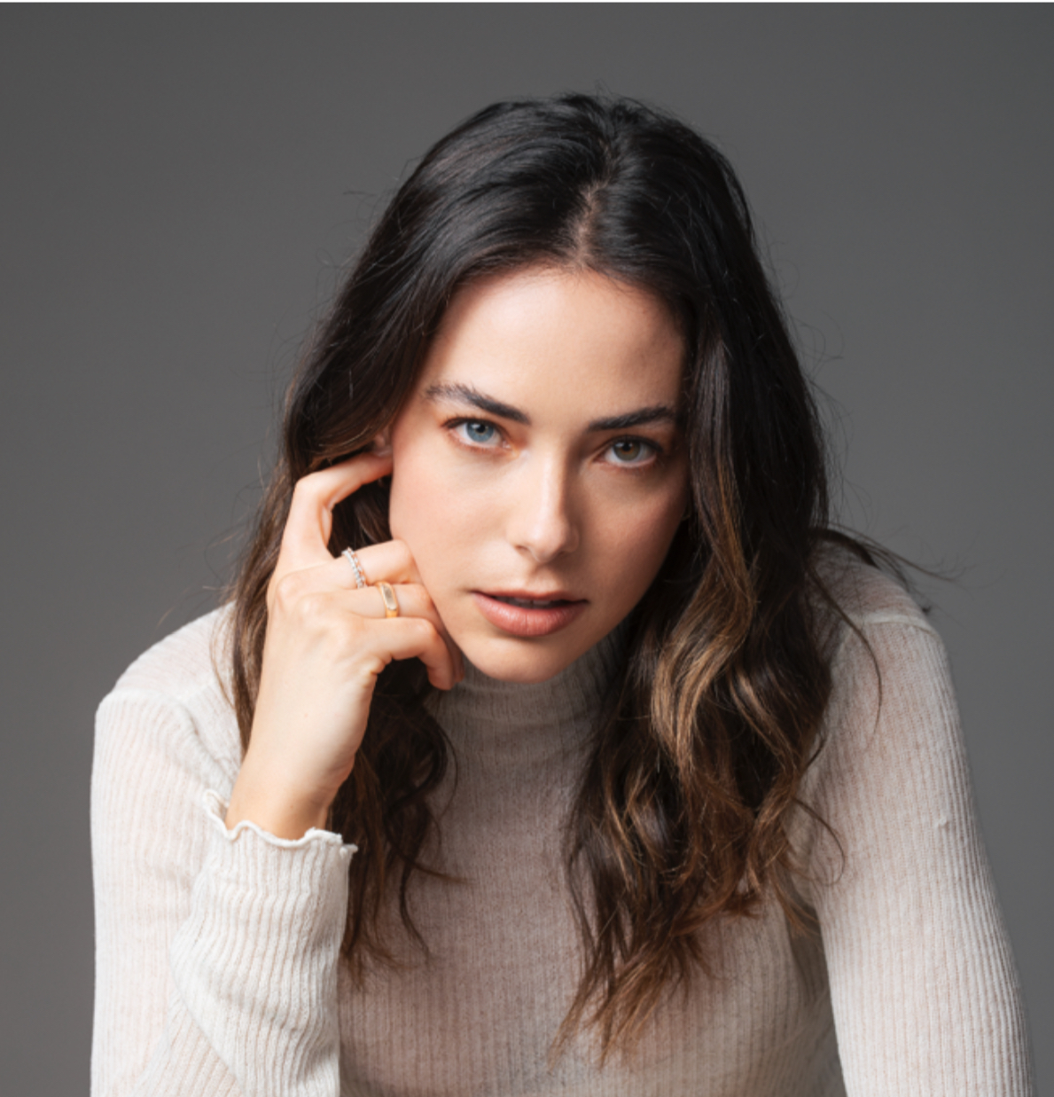 Mariel Molino: Una estrella en ascenso entre dos mundos. - Maple Space