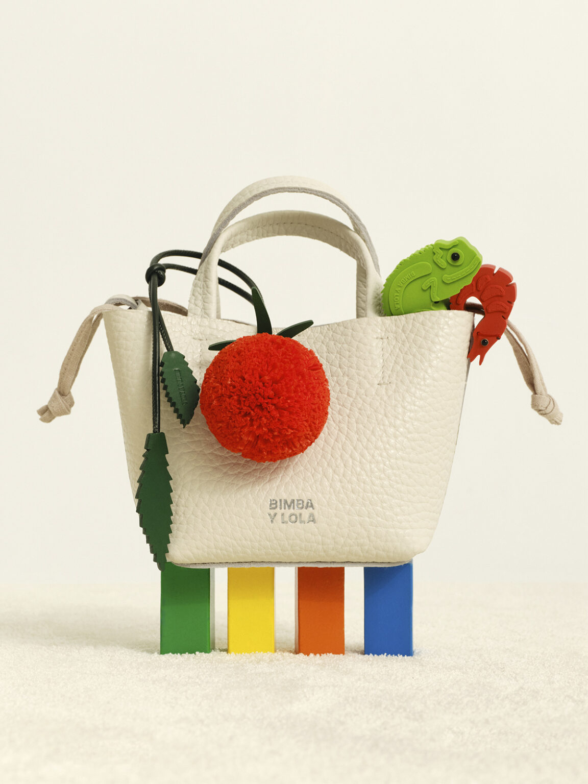 Bimba y Lola celebra con Mamá. - Maple Space