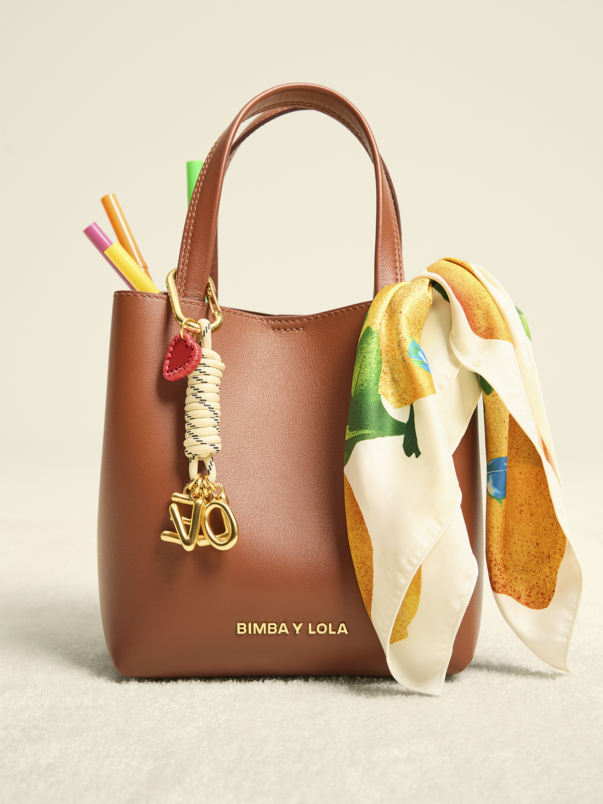 Bimba y Lola celebra con Mamá. - Maple Space