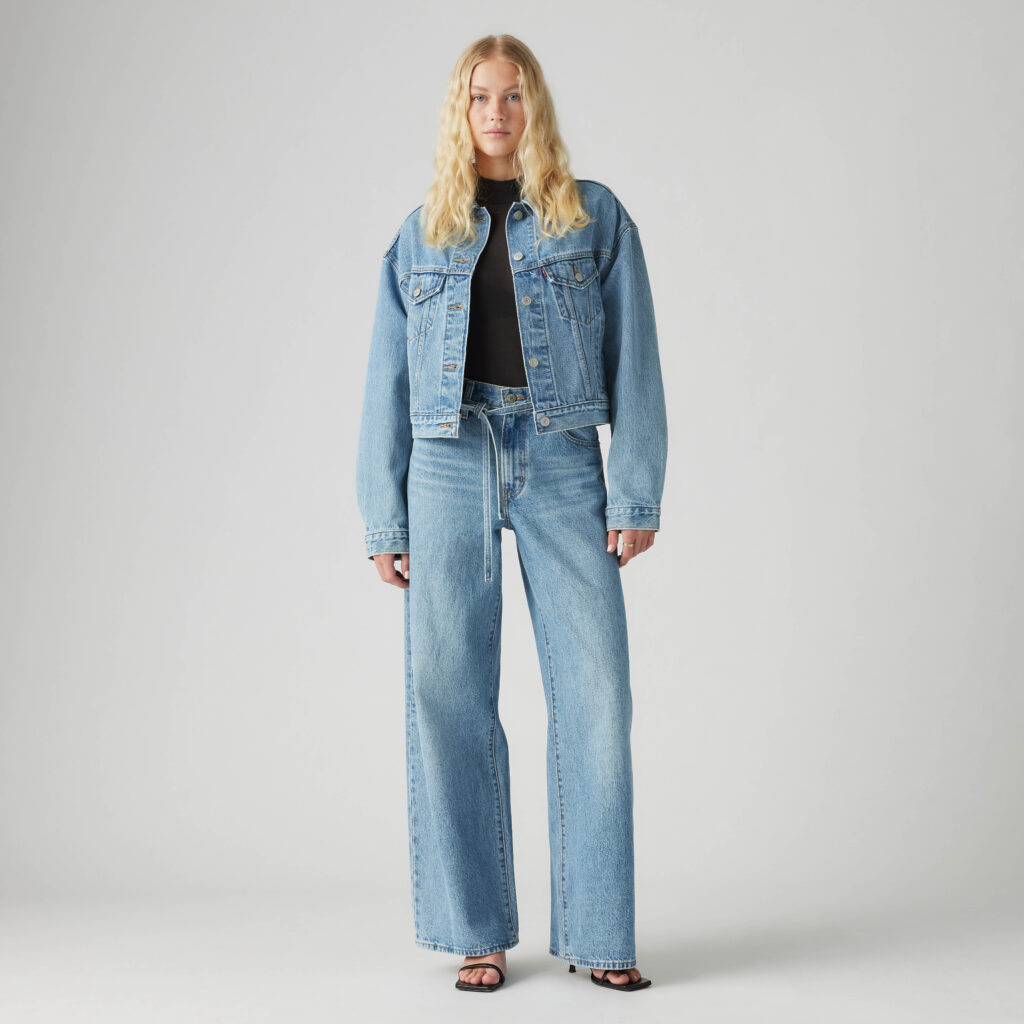 Levi's celebra a mamá con sus Mom Jeans. - Maple Space