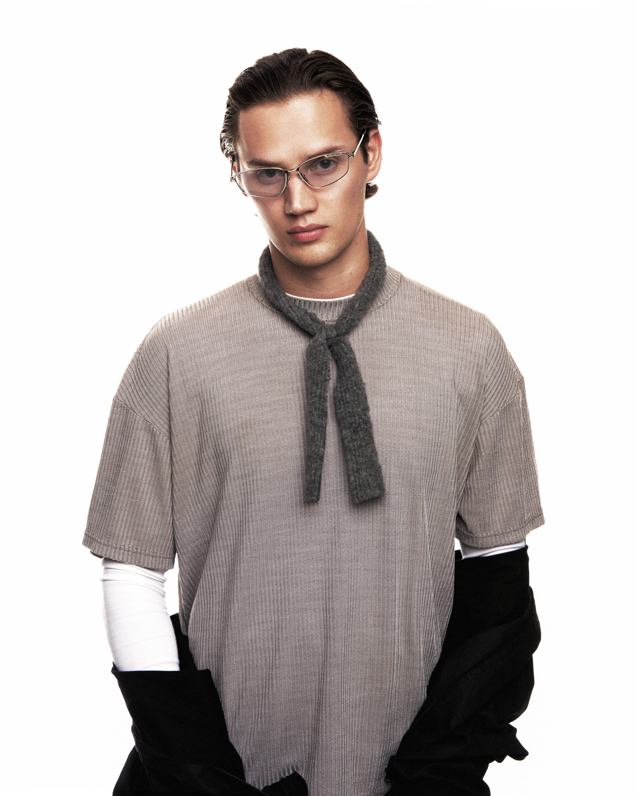 Mau P presenta su nuevo single "Tesla". - Maple Space