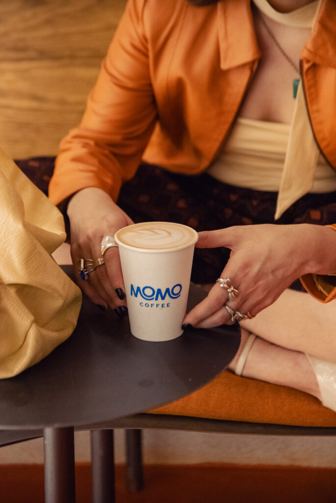 MOMO Coffee celebra el regreso del Pumpkin Spice. - Maple Space